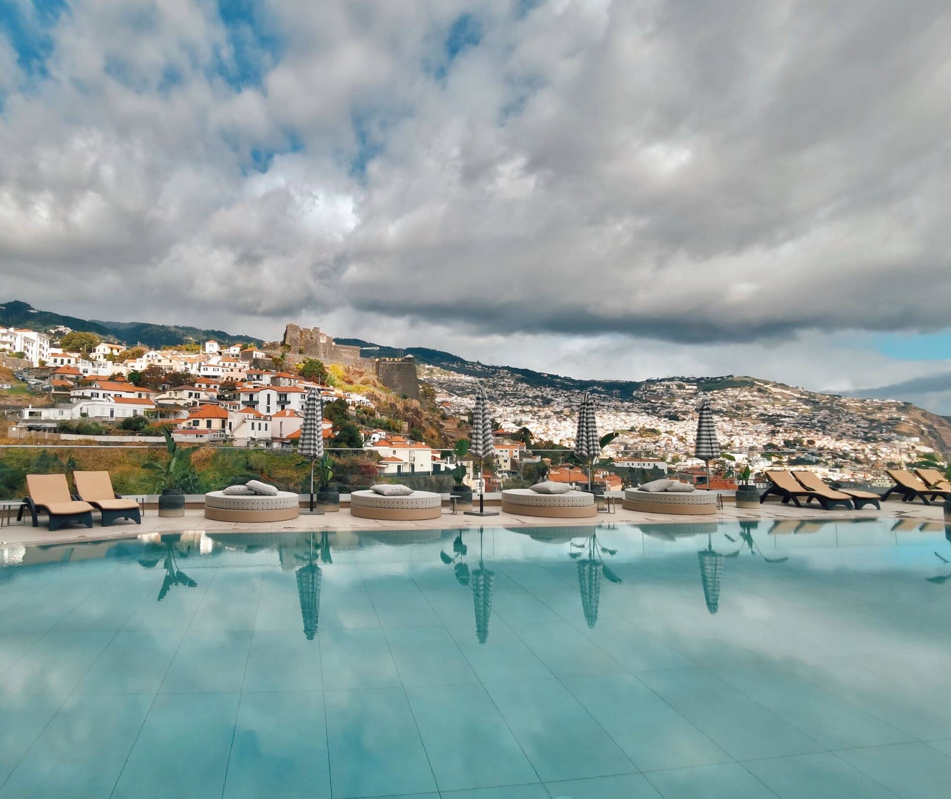 Hotelli/Huoneistohotelli The Views Baia - Madeira - Portugali ...