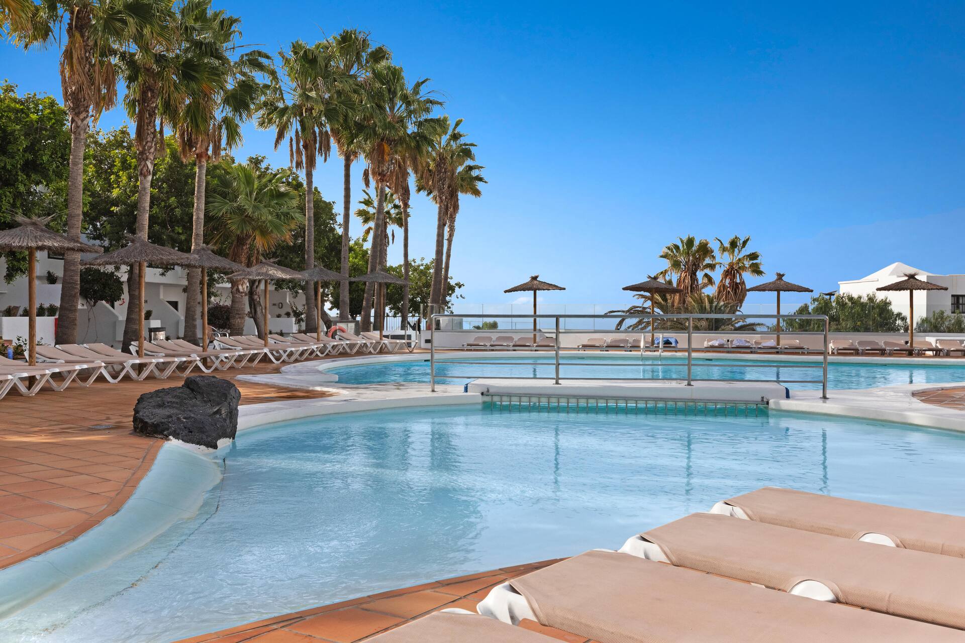 Hotelli/Huoneistohotelli THB Flora - Puerto del Carmen, Lanzarote ...