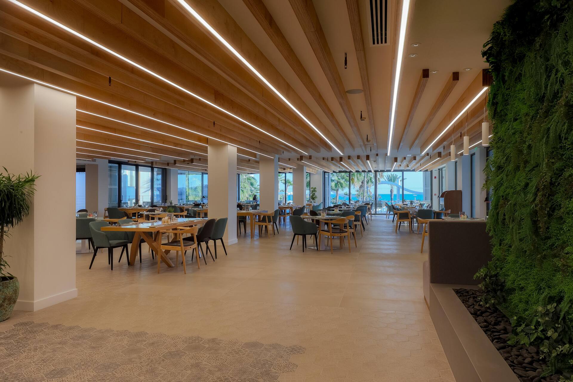 Hotelli Radisson Beach Resort Larnaca - Larnaka - Kypros | Aurinkomatkat