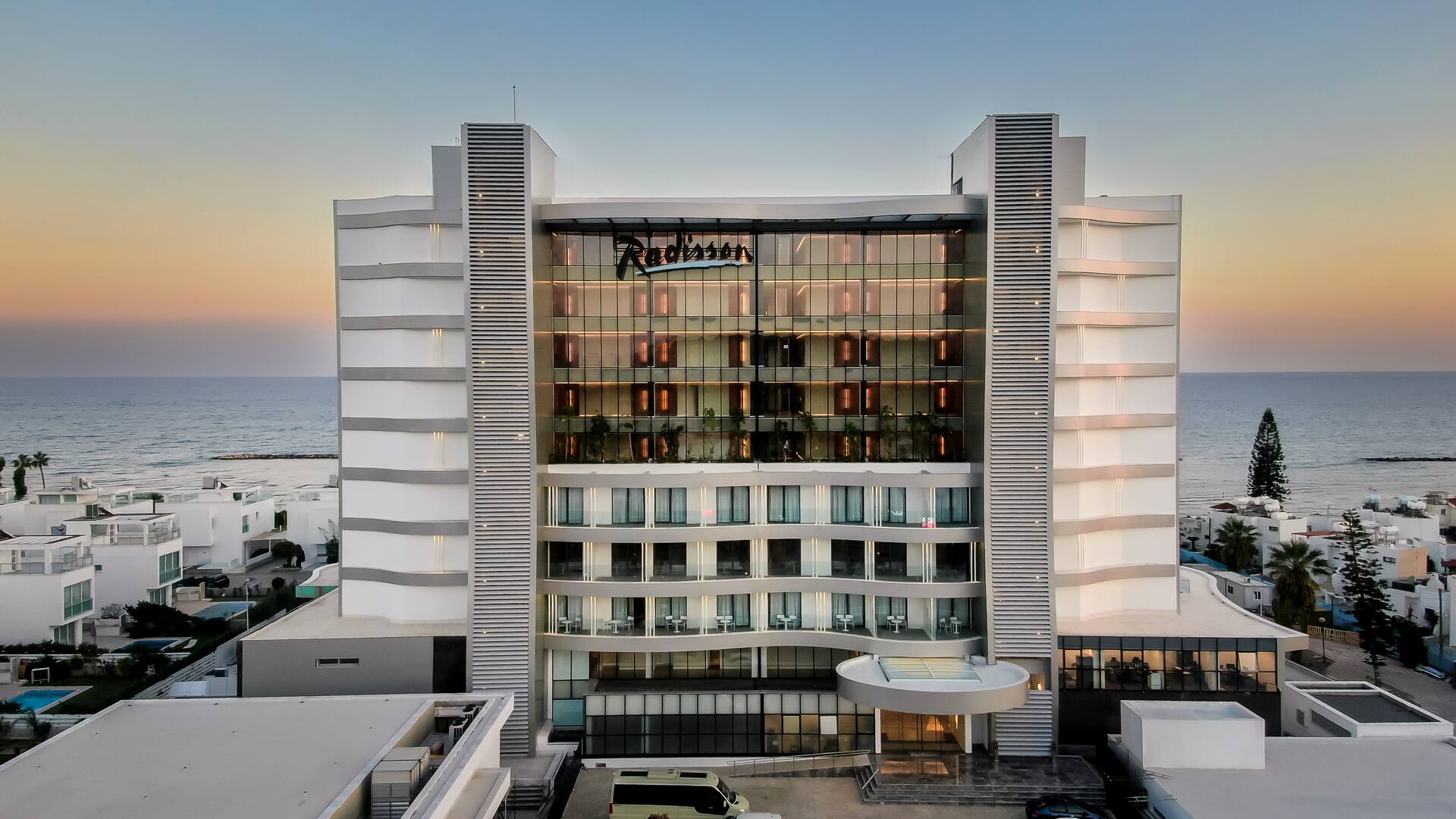 Hotelli Radisson Beach Resort Larnaca - Larnaka - Kypros | Aurinkomatkat